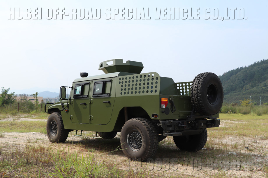 Four wheel drive Warrior off-road vehicle Self-help armored car _4 × 4 ...